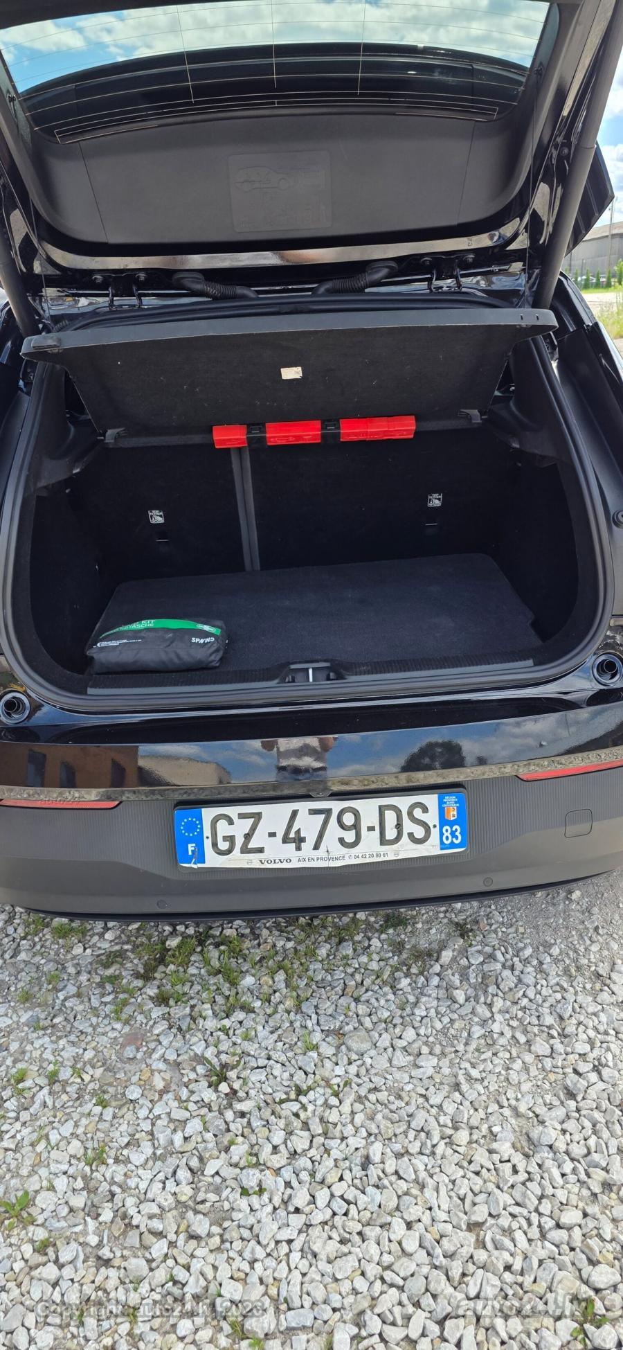 Black Volvo EX30 2024 in Tartu, with an engine capacity of 0.00 L and mileage of 35 thousand km for 34200 €, photo 13 on AUTOMOTO.COM.LV
