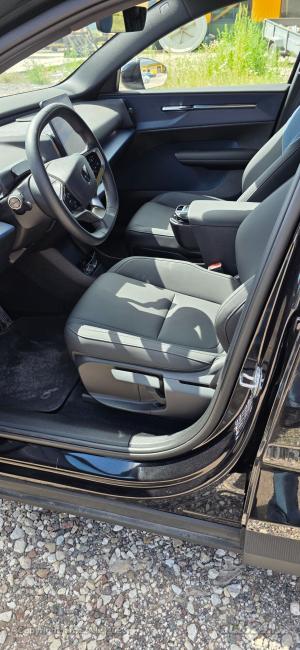 Black Volvo EX30 2024 in Tartu, with an engine capacity of 0.00 L and mileage of 35 thousand km for 34200 €, photo 16 on AUTOMOTO.COM.LV