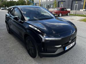 Melns Volvo EX30 2026 Tallina, ar dzinēja tilpumu 0.00 L un nobraukumu 4 tūkst. km par 39900 €, foto 4 vietnē AUTOMOTO.COM.LV