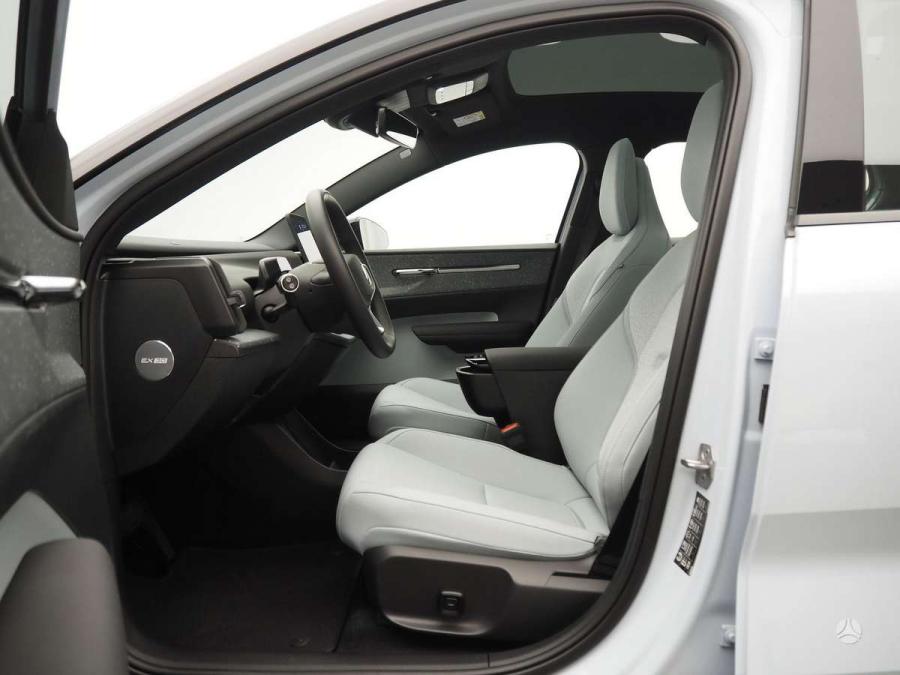 Zils Volvo EX30 2024 Viļņa, ar dzinēja tilpumu 0.00 L un nobraukumu 18 tūkst. km par 39700 €, foto 9 vietnē AUTOMOTO.COM.LV