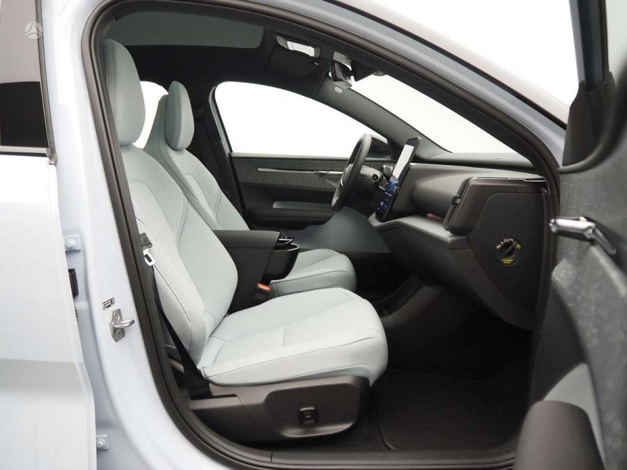 Zils Volvo EX30 2024 Viļņa, ar dzinēja tilpumu 0.00 L un nobraukumu 18 tūkst. km par 39700 €, foto 12 vietnē AUTOMOTO.COM.LV