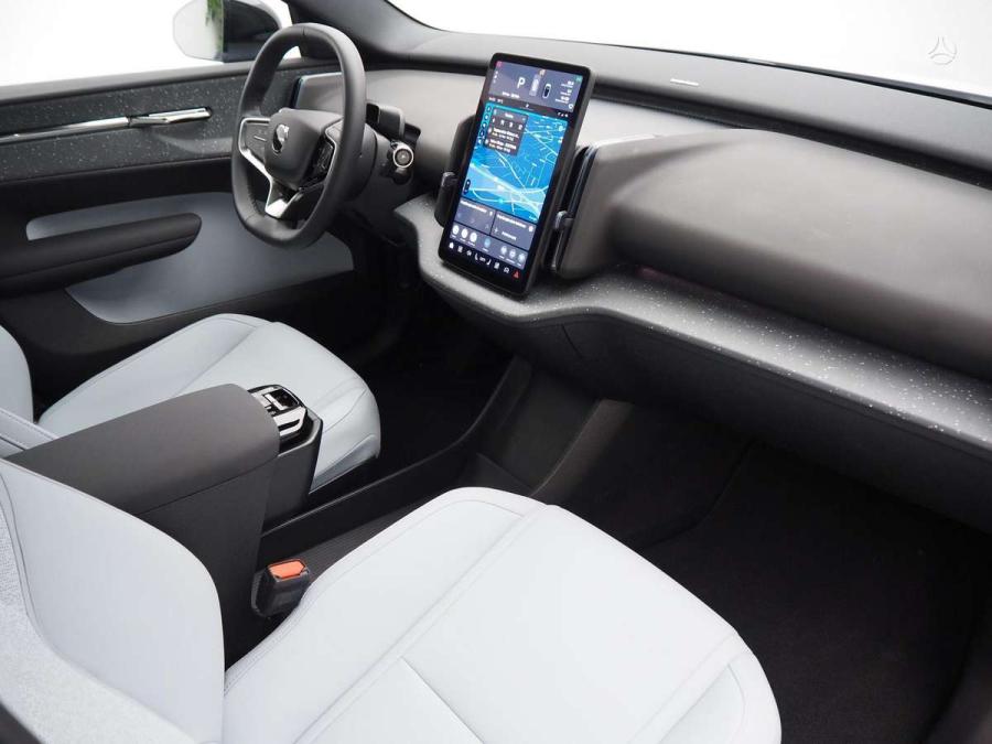 Zils Volvo EX30 2024 Viļņa, ar dzinēja tilpumu 0.00 L un nobraukumu 18 tūkst. km par 39700 €, foto 13 vietnē AUTOMOTO.COM.LV