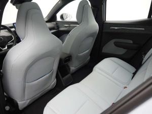 Zils Volvo EX30 2024 Viļņa, ar dzinēja tilpumu 0.00 L un nobraukumu 18 tūkst. km par 39700 €, foto 17 vietnē AUTOMOTO.COM.LV