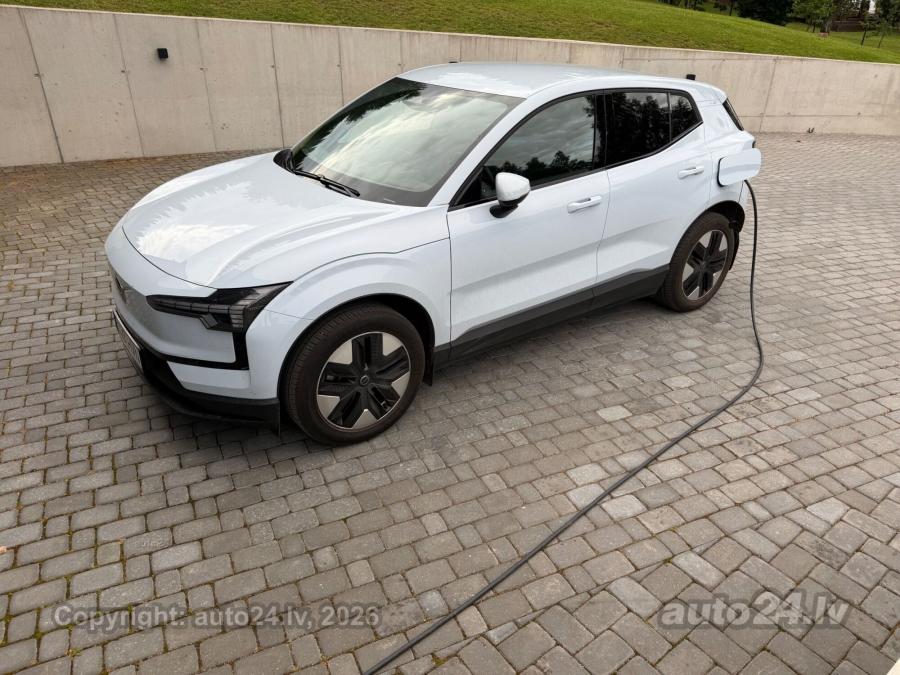 Zils Volvo EX30 2026 Elva, ar dzinēja tilpumu 0.00 L un nobraukumu 10 tūkst. km par 31900 €, foto 4 vietnē AUTOMOTO.COM.LV