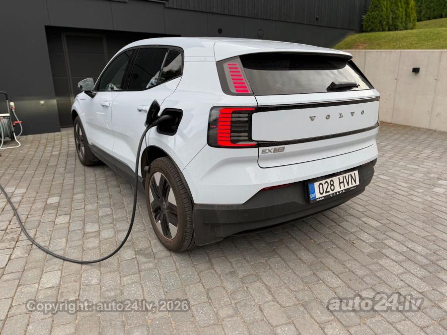 Zils Volvo EX30 2026 Elva, ar dzinēja tilpumu 0.00 L un nobraukumu 10 tūkst. km par 31900 €, foto 5 vietnē AUTOMOTO.COM.LV