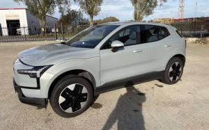 Pelēks Volvo EX30 2024 Plungė, ar dzinēja tilpumu 0.00 L un nobraukumu 16 tūkst. km par 17200 €, foto 2 vietnē AUTOMOTO.COM.LV