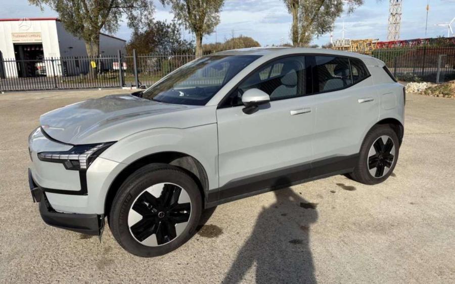 Pelēks Volvo EX30 2024 Plungė, ar dzinēja tilpumu 0.00 L un nobraukumu 16 tūkst. km par 17200 €, foto 2 vietnē AUTOMOTO.COM.LV