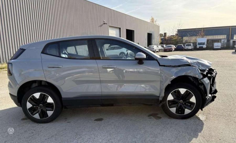 Pelēks Volvo EX30 2024 Plungė, ar dzinēja tilpumu 0.00 L un nobraukumu 16 tūkst. km par 17200 €, foto 4 vietnē AUTOMOTO.COM.LV