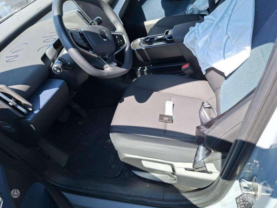 Grey Volvo EX30 2024 in Vilnius, with an engine capacity of 0.00 L and mileage of 52 thousand km for 17700 €, photo 6 on AUTOMOTO.COM.LV