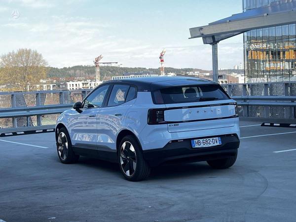 Grey Volvo EX30 2024 in Vilnius, with an engine capacity of 0.00 L and mileage of 14 thousand km for 29990 €, photo 7 on AUTOMOTO.COM.LV