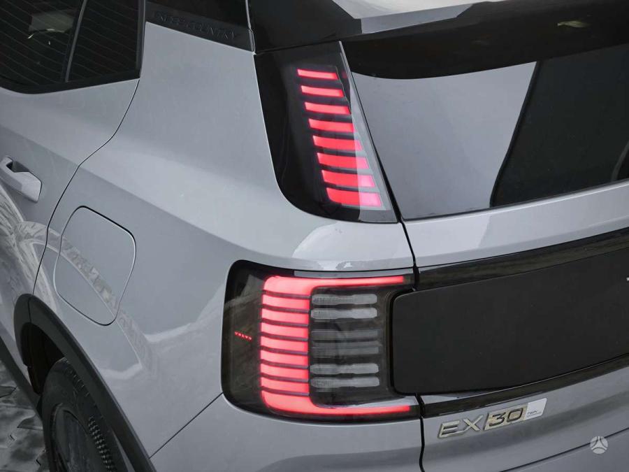 Pelēks Volvo EX30 2025 Kauņa, ar dzinēja tilpumu 0.00 L un nobraukumu 10 tūkst. km par 45900 €, foto 7 vietnē AUTOMOTO.COM.LV
