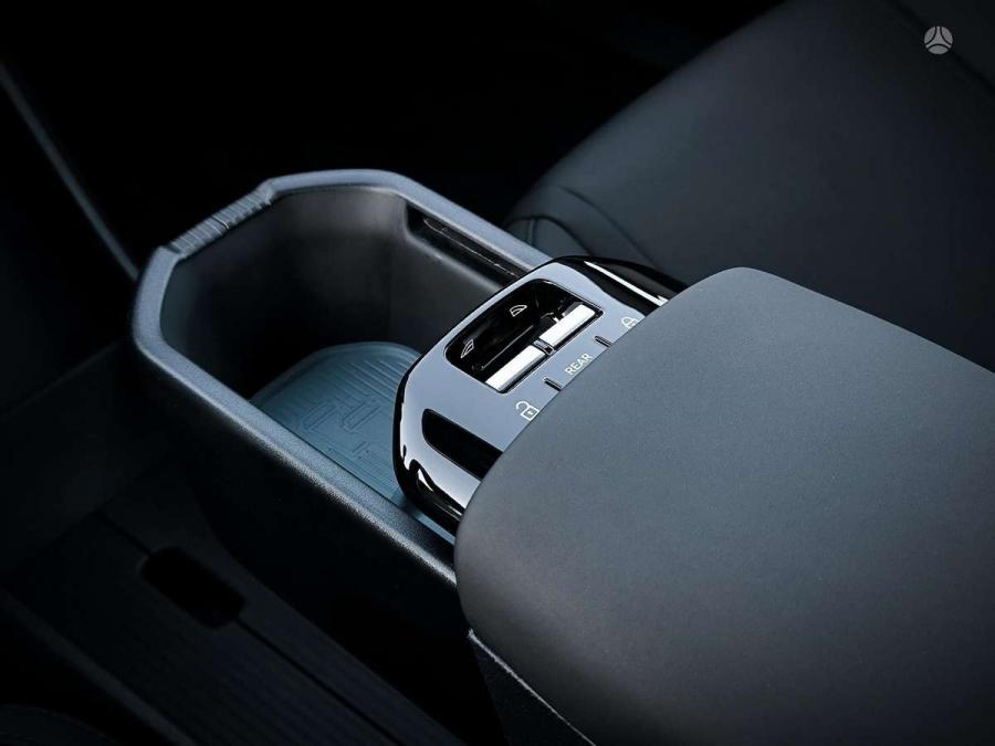Pelēks Volvo EX30 2025 Kauņa, ar dzinēja tilpumu 0.00 L un nobraukumu 10 tūkst. km par 45900 €, foto 18 vietnē AUTOMOTO.COM.LV