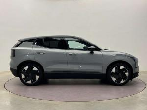Pelēks Volvo EX30 2025 Panevēža, ar dzinēja tilpumu 0.00 L un nobraukumu 8 tūkst. km par 34490 €, foto 5 vietnē AUTOMOTO.COM.LV