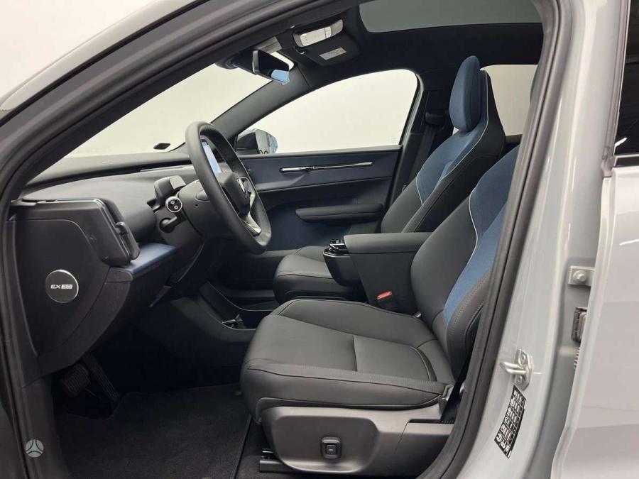 Pelēks Volvo EX30 2025 Panevēža, ar dzinēja tilpumu 0.00 L un nobraukumu 8 tūkst. km par 34490 €, foto 11 vietnē AUTOMOTO.COM.LV