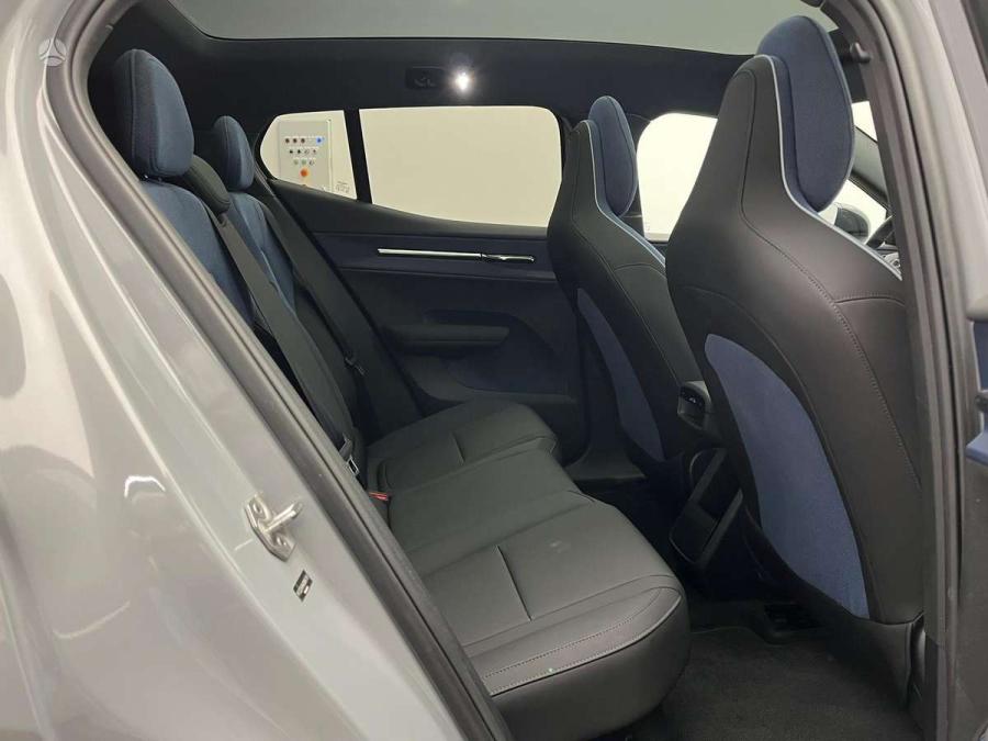 Pelēks Volvo EX30 2025 Panevēža, ar dzinēja tilpumu 0.00 L un nobraukumu 8 tūkst. km par 34490 €, foto 17 vietnē AUTOMOTO.COM.LV