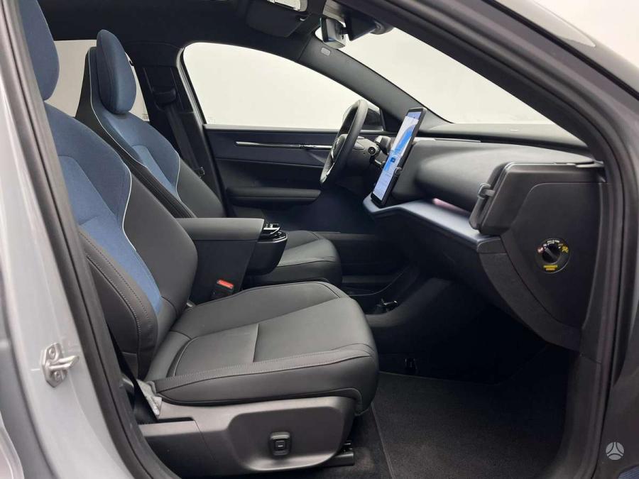 Pelēks Volvo EX30 2025 Panevēža, ar dzinēja tilpumu 0.00 L un nobraukumu 8 tūkst. km par 34490 €, foto 18 vietnē AUTOMOTO.COM.LV