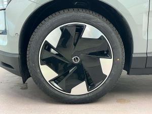 Pelēks Volvo EX30 2025 Panevēža, ar dzinēja tilpumu 0.00 L un nobraukumu 8 tūkst. km par 34490 €, foto 41 vietnē AUTOMOTO.COM.LV