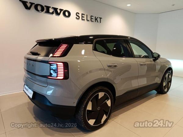 Pelēks Volvo EX30 2025 Tallina, ar dzinēja tilpumu 0.00 L un nobraukumu 13 tūkst. km par 44990 €, foto 2 vietnē AUTOMOTO.COM.LV