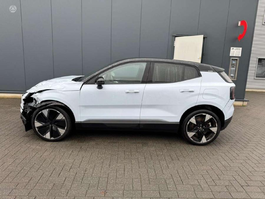 Balts Volvo EX30 2024 Mažeikiai, ar dzinēja tilpumu 0.00 L un nobraukumu 20 tūkst. km par 12999 €, foto 3 vietnē AUTOMOTO.COM.LV