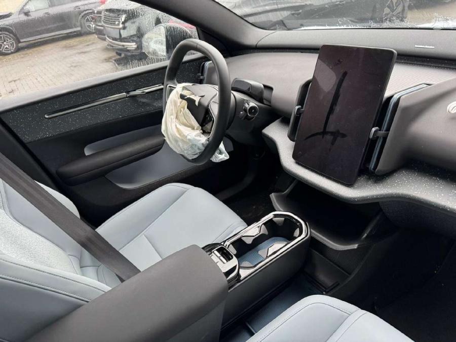 Balts Volvo EX30 2024 Mažeikiai, ar dzinēja tilpumu 0.00 L un nobraukumu 20 tūkst. km par 12999 €, foto 14 vietnē AUTOMOTO.COM.LV