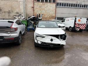 Balts Volvo EX30 2024 Telšiai, ar dzinēja tilpumu 0.00 L un nobraukumu 31 tūkst. km par 13800 €, foto 8 vietnē AUTOMOTO.COM.LV