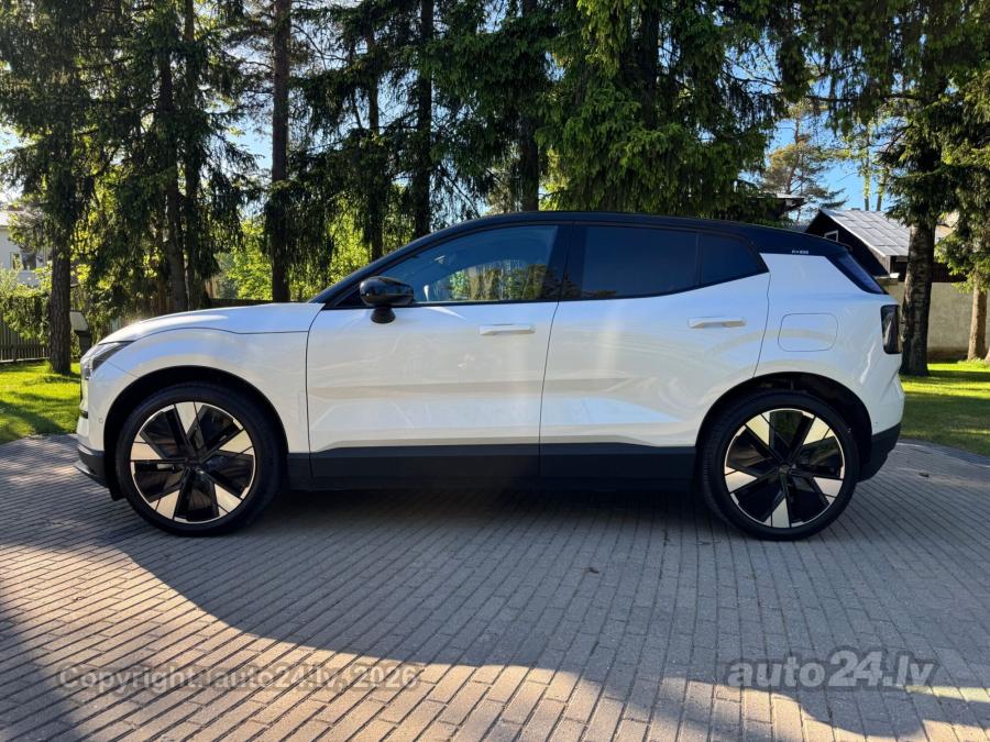 Белый Вольво EX30 2024 в Таллин, объемом двигателя 0.00 л и пробегом 14 тыс. км за 38900 €, фото 3 на AUTOMOTO.COM.LV