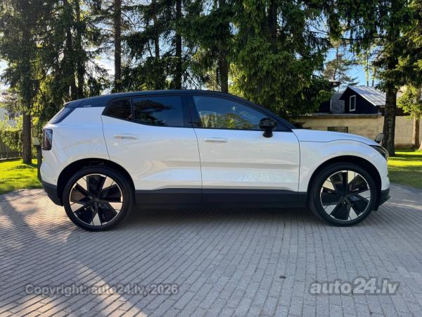 White Volvo EX30 2024 in Tallinn, with an engine capacity of 0.00 L and mileage of 14 thousand km for 38900 €, photo 5 on AUTOMOTO.COM.LV