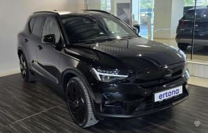 Melns Volvo EX40 2025 Šauļi, ar dzinēja tilpumu 0.00 L un nobraukumu 28 tūkst. km par 36900 €, foto  vietnē AUTOMOTO.COM.LV