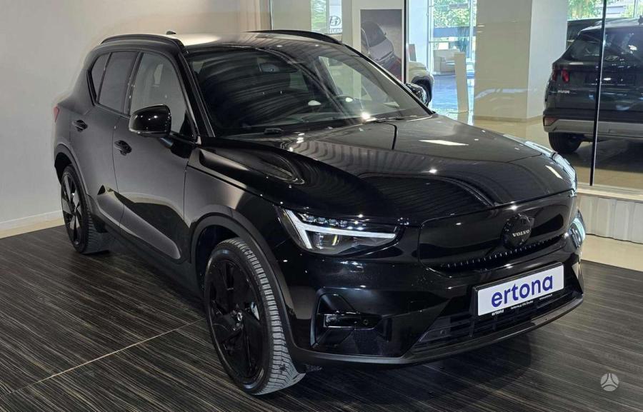 Melns Volvo EX40 2025 Šauļi, ar dzinēja tilpumu 0.00 L un nobraukumu 28 tūkst. km par 36900 €, foto 1 vietnē AUTOMOTO.COM.LV