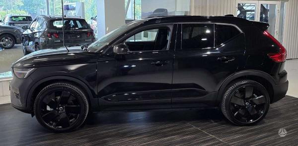 Black Volvo EX40 2025 in Siauliai, with an engine capacity of 0.00 L and mileage of 28 thousand km for 36900 €, photo 6 on AUTOMOTO.COM.LV