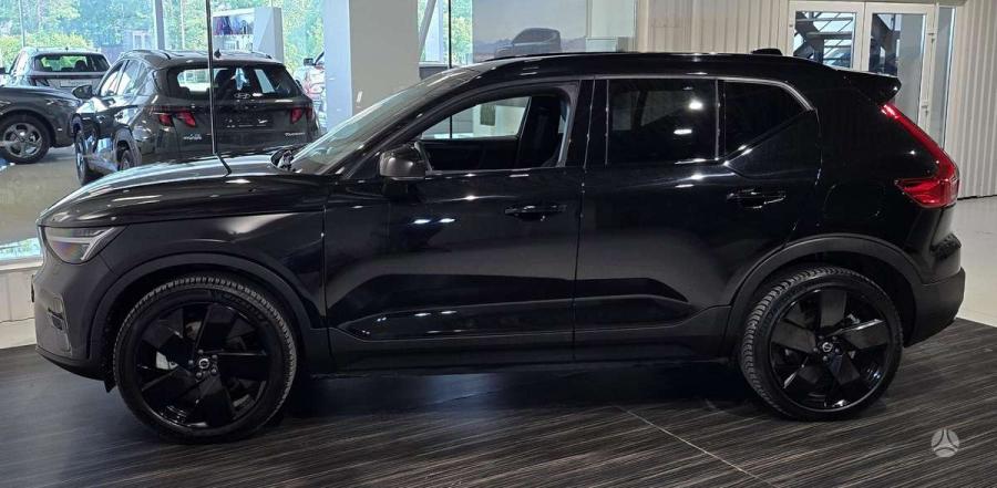 Melns Volvo EX40 2025 Šauļi, ar dzinēja tilpumu 0.00 L un nobraukumu 28 tūkst. km par 36900 €, foto 7 vietnē AUTOMOTO.COM.LV