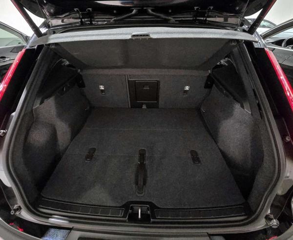 Black Volvo EX40 2025 in Siauliai, with an engine capacity of 0.00 L and mileage of 28 thousand km for 36900 €, photo 9 on AUTOMOTO.COM.LV
