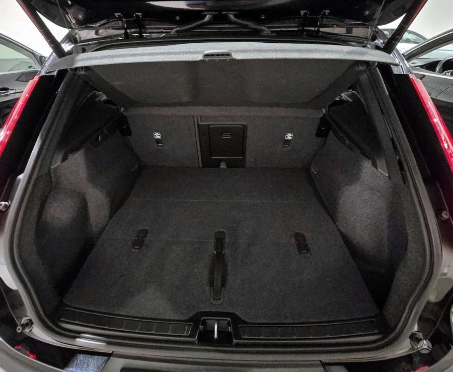 Melns Volvo EX40 2025 Šauļi, ar dzinēja tilpumu 0.00 L un nobraukumu 28 tūkst. km par 36900 €, foto 10 vietnē AUTOMOTO.COM.LV
