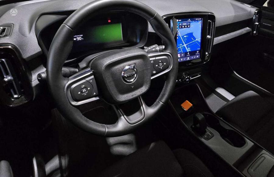Melns Volvo EX40 2025 Šauļi, ar dzinēja tilpumu 0.00 L un nobraukumu 28 tūkst. km par 36900 €, foto 32 vietnē AUTOMOTO.COM.LV