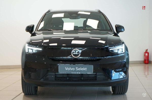Black Volvo EX40 2026 in Vilnius, with an engine capacity of 0.00 L and mileage of 10 thousand km for 42900 €, photo 4 on AUTOMOTO.COM.LV