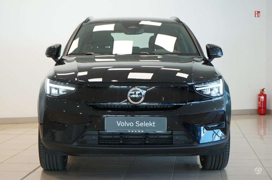 Black Volvo EX40 2026 in Vilnius, with an engine capacity of 0.00 L and mileage of 10 thousand km for 42900 €, photo 5 on AUTOMOTO.COM.LV
