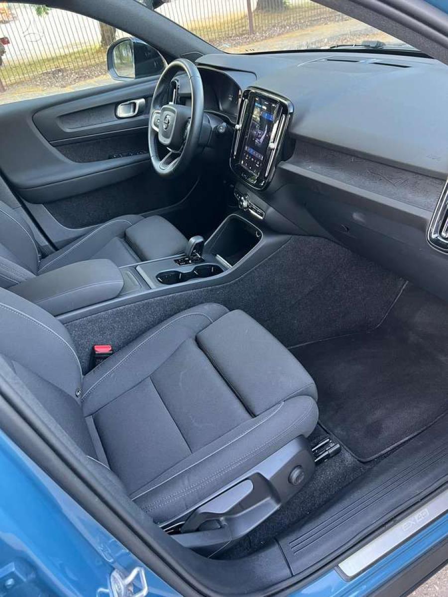Blue Volvo EX40 2024 in Marijampole, with an engine capacity of 0.00 L and mileage of 39 thousand km for 31500 €, photo 9 on AUTOMOTO.COM.LV