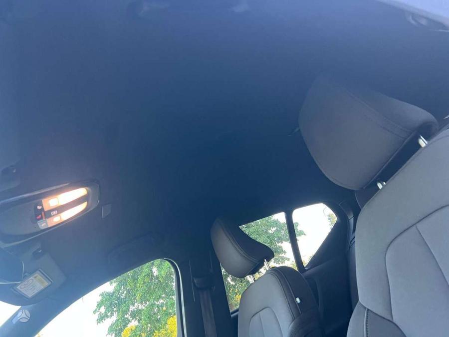 Blue Volvo EX40 2024 in Marijampole, with an engine capacity of 0.00 L and mileage of 39 thousand km for 31500 €, photo 11 on AUTOMOTO.COM.LV