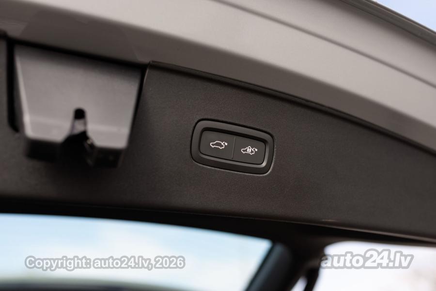 Grey Volvo EX90 2025 in Riga, with an engine capacity of 0.00 L and mileage of 8 thousand km for 73300 €, photo 18 on AUTOMOTO.COM.LV