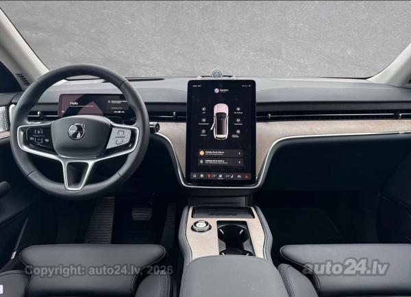 White Volvo EX90 2025 in Tallinn, with an engine capacity of 0.00 L and mileage of 18 thousand km for 83990 €, photo 3 on AUTOMOTO.COM.LV