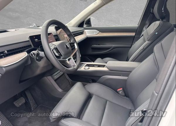 White Volvo EX90 2025 in Tallinn, with an engine capacity of 0.00 L and mileage of 18 thousand km for 83990 €, photo 4 on AUTOMOTO.COM.LV