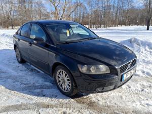 Black Volvo S40 2004 in Liepaja, with an engine capacity of 2.40 L and mileage of 288 thousand km for 1700 €, photo 2 on AUTOMOTO.COM.LV