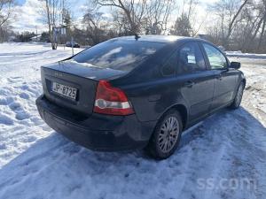 Black Volvo S40 2004 in Liepaja, with an engine capacity of 2.40 L and mileage of 288 thousand km for 1700 €, photo 3 on AUTOMOTO.COM.LV