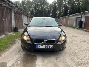 Black Volvo S40 2006 in Riga, with an engine capacity of 2.00 L and mileage of 365 thousand km for 2000 €, photo  on AUTOMOTO.COM.LV