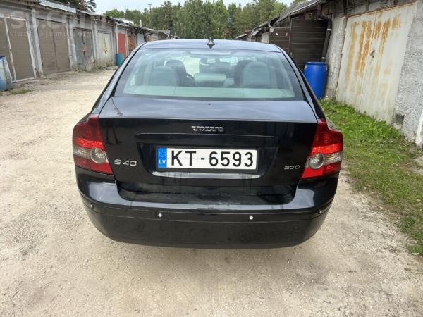 Black Volvo S40 2006 in Riga, with an engine capacity of 2.00 L and mileage of 365 thousand km for 2000 €, photo 3 on AUTOMOTO.COM.LV