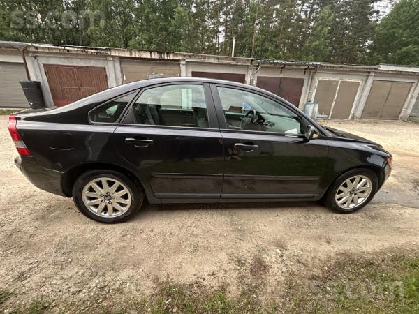 Black Volvo S40 2006 in Riga, with an engine capacity of 2.00 L and mileage of 365 thousand km for 2000 €, photo 4 on AUTOMOTO.COM.LV