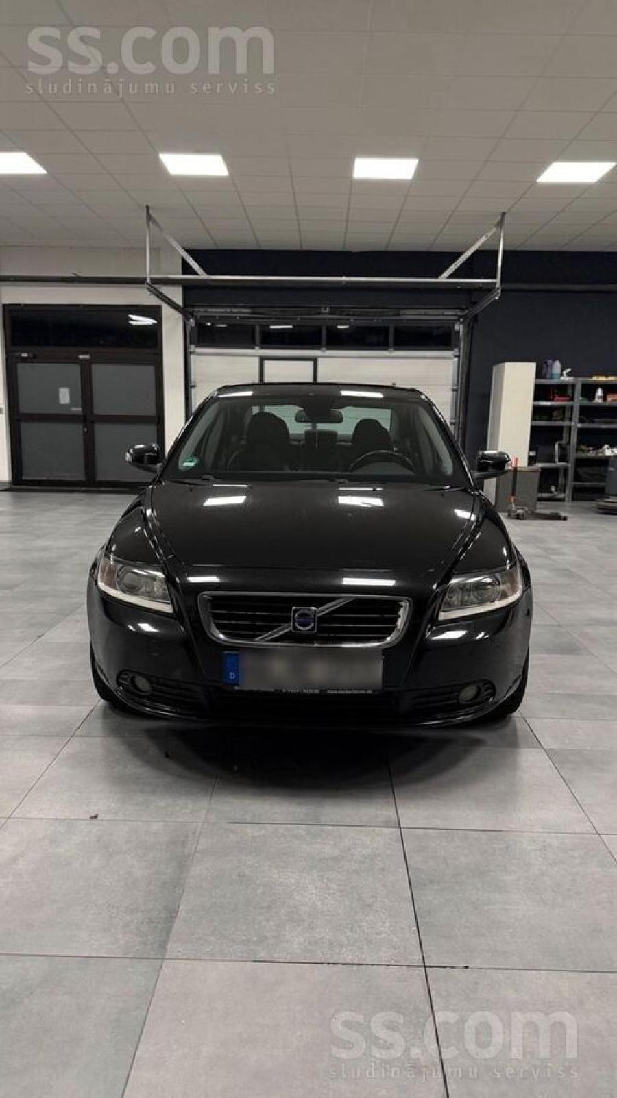 Black Volvo S40 2007 in Ogre, with an engine capacity of 1.80 L and mileage of 190 thousand km for 3995 €, photo 1 on AUTOMOTO.COM.LV