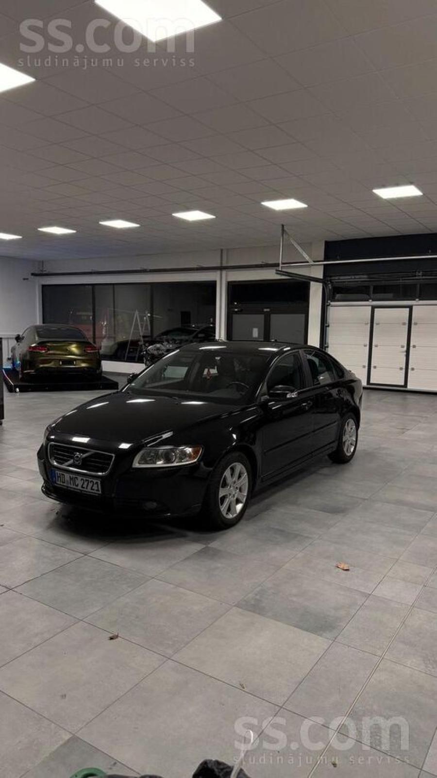 Black Volvo S40 2007 in Ogre, with an engine capacity of 1.80 L and mileage of 190 thousand km for 3995 €, photo 2 on AUTOMOTO.COM.LV