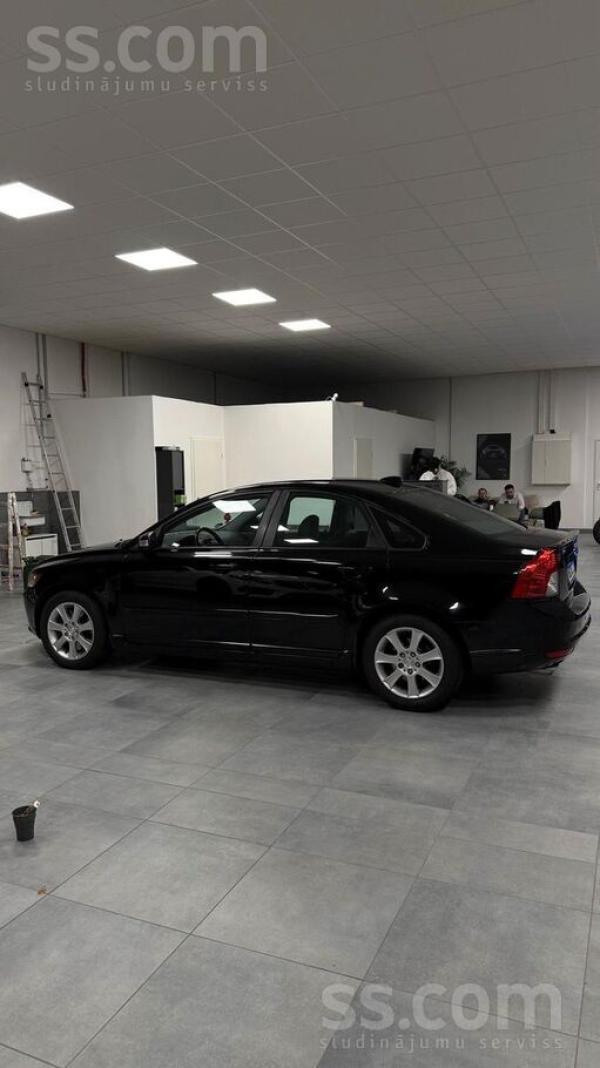 Black Volvo S40 2007 in Ogre, with an engine capacity of 1.80 L and mileage of 190 thousand km for 3995 €, photo 3 on AUTOMOTO.COM.LV