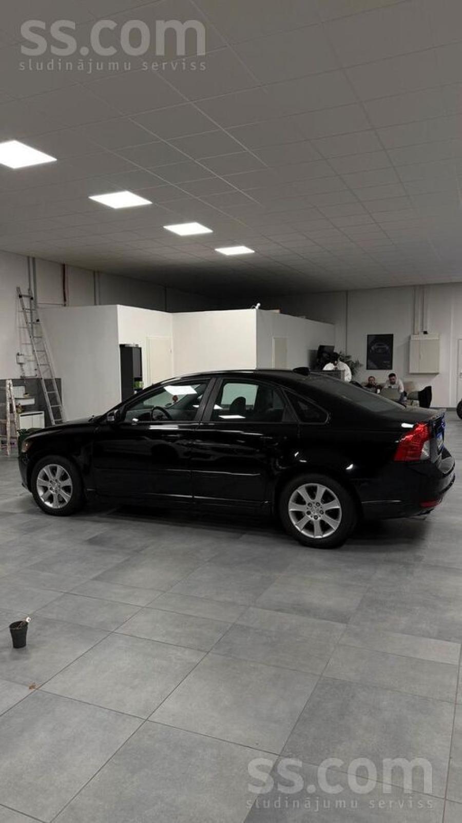 Black Volvo S40 2007 in Ogre, with an engine capacity of 1.80 L and mileage of 190 thousand km for 3995 €, photo 3 on AUTOMOTO.COM.LV